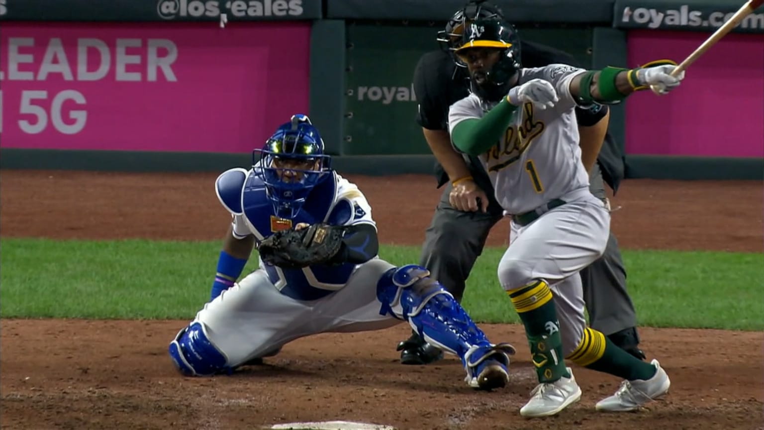 Josh Harrison ropes a two-run single to right field | 09/15/2021 ...