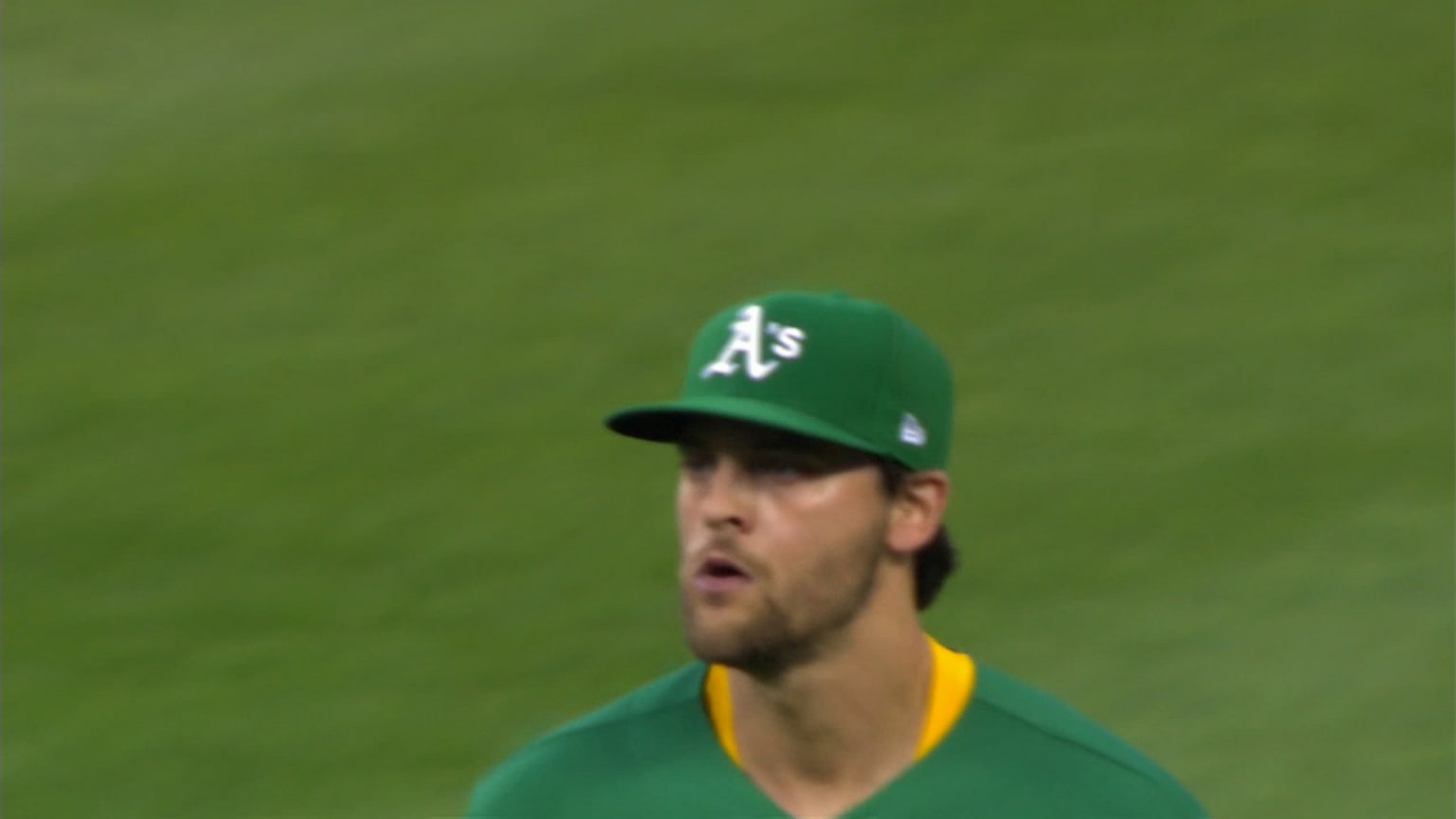 Pinder makes a terrific catch in the gap to rob a hit | 08/31/2021 ...