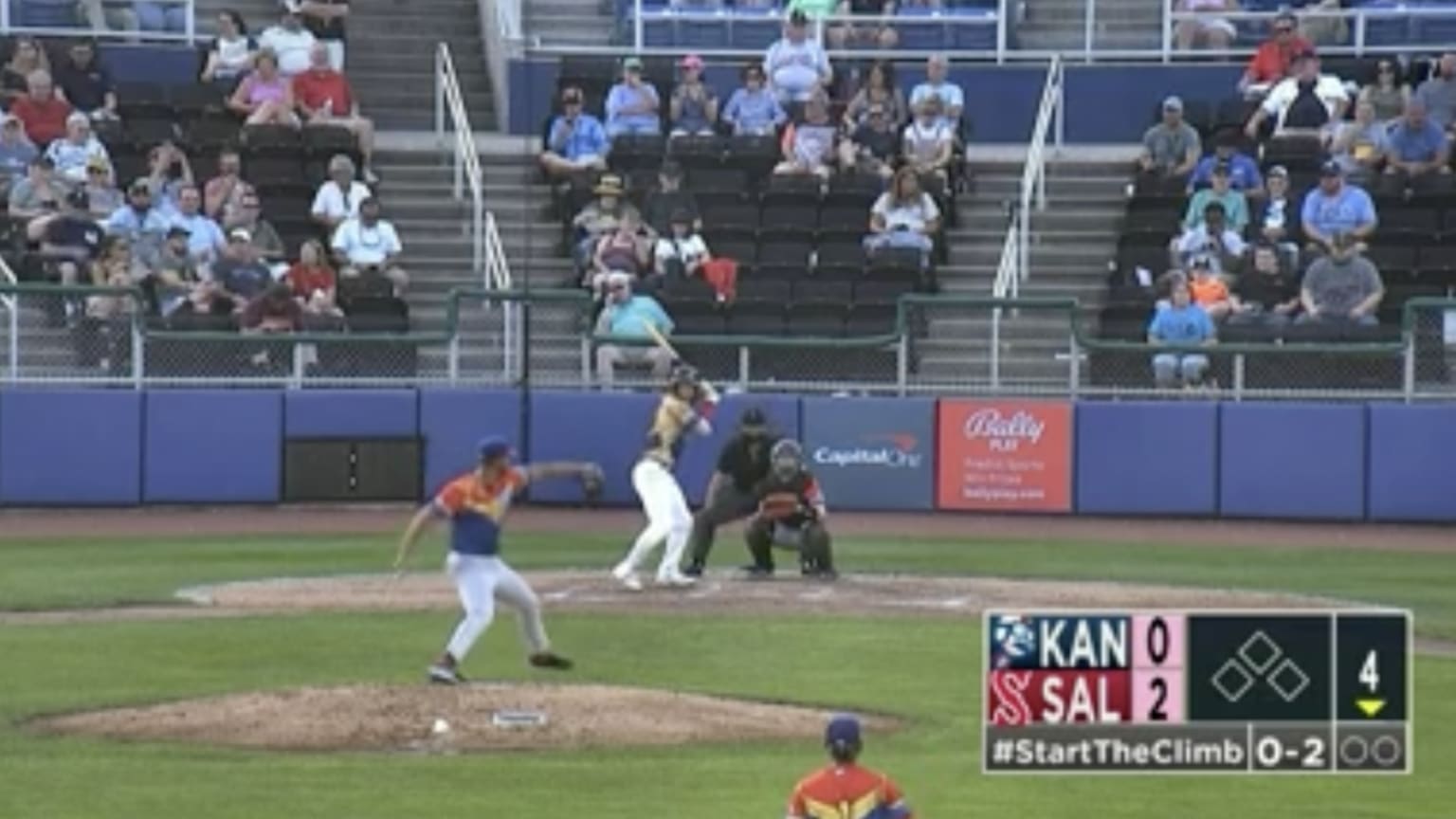 Norge Vera fans 7 | 07/16/2022 | MLB.com