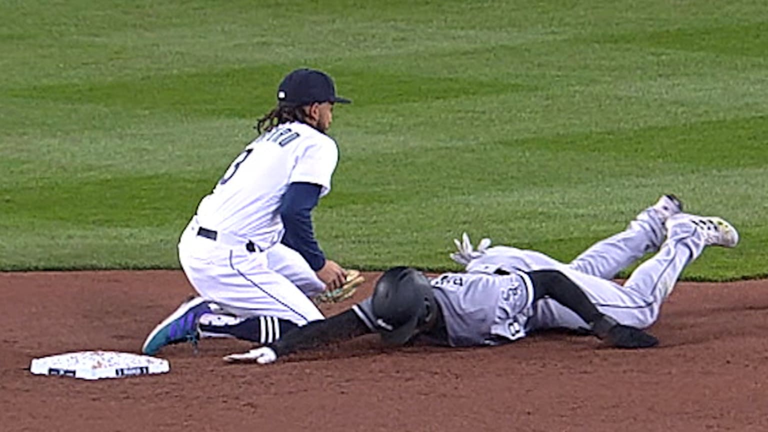 Justin Dunn picks off Luis Robert after review | 04/07/2021 ...