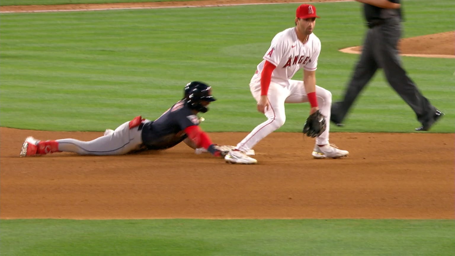 Palacios goes 2-for-3, shines in big league debut | 04/25/2022 | MLB.com