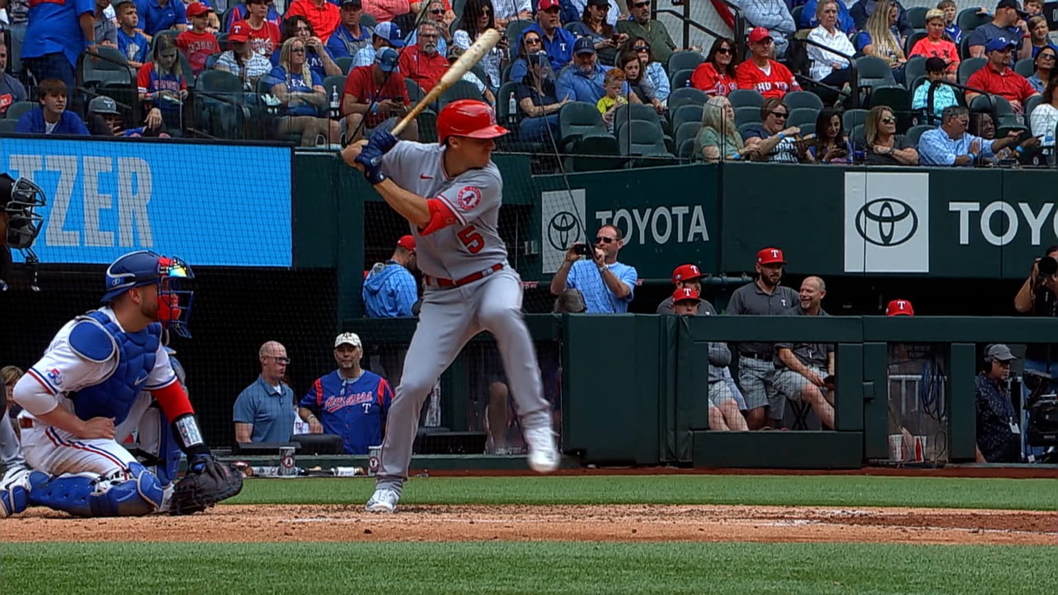 Matt Duffy hits an RBI single to right field | 04/17/2022 | Los Angeles ...