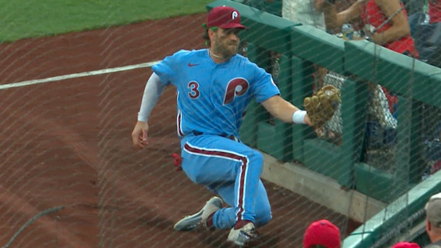 Bryce Harper's sliding catch catch in the 1st inning | 08/26/2021 ...