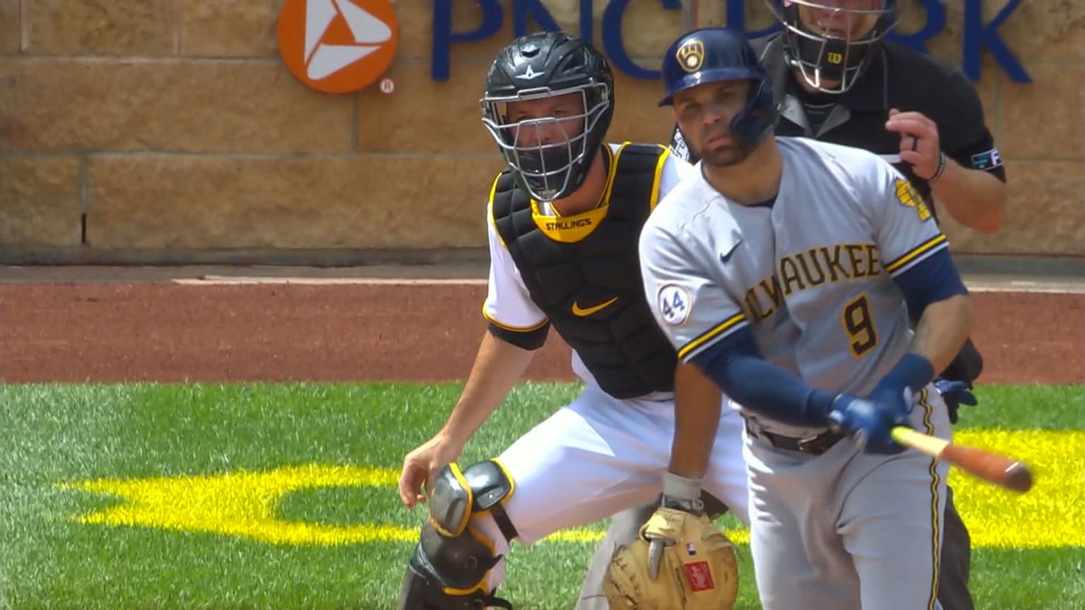 Manny Piña smacks an RBI single to shallow center | 08/14/2021 ...