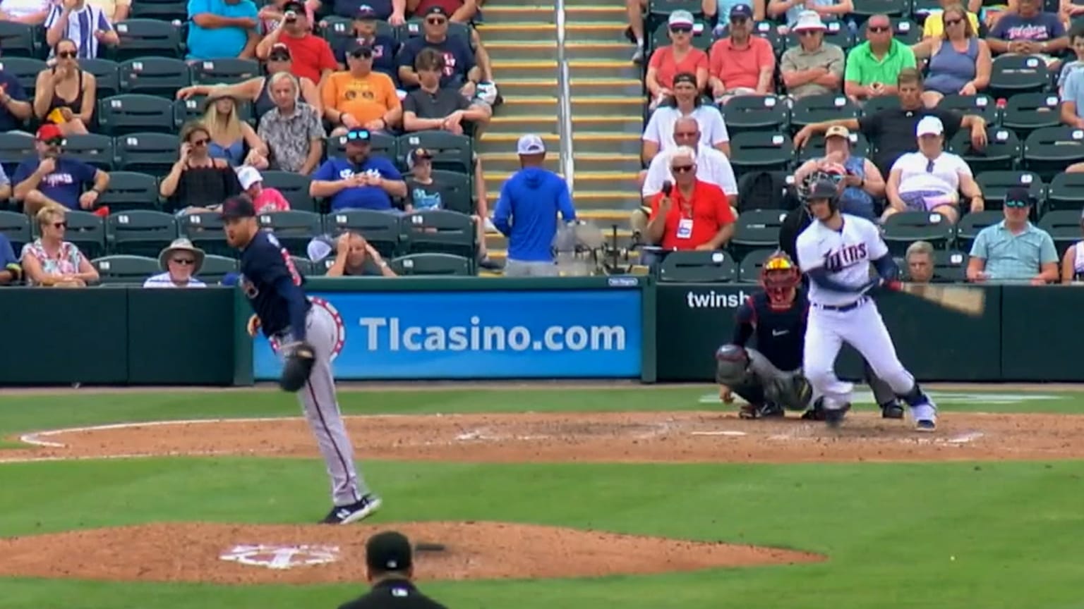 Collin McHugh reacts quick to snag sizzling liner | 04/01/2022 | MLB.com