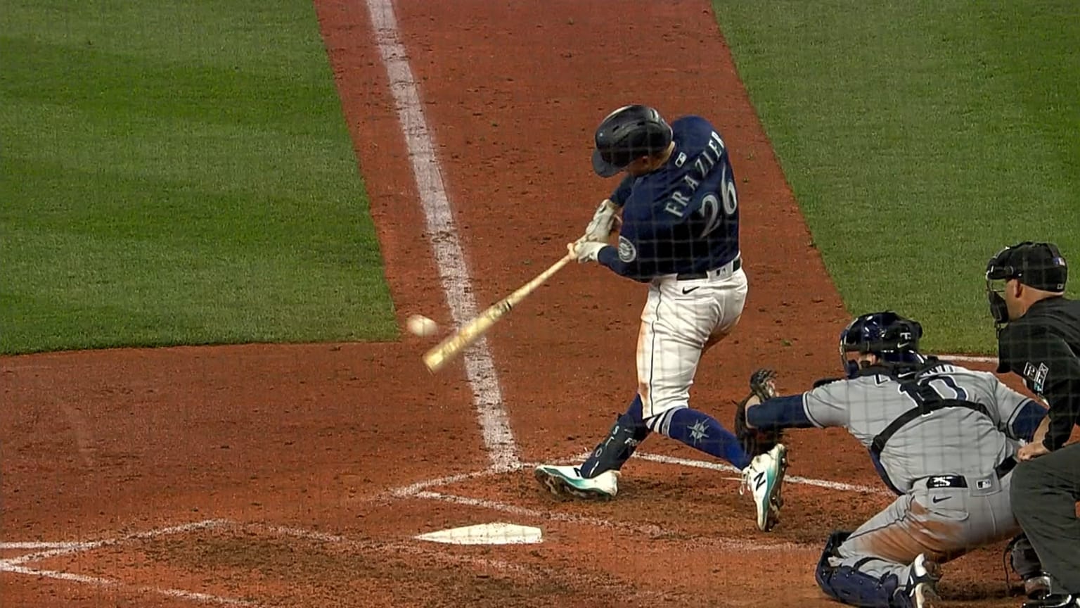 Adam Frazier lines an RBI single to right field | 05/07/2022 | Seattle ...