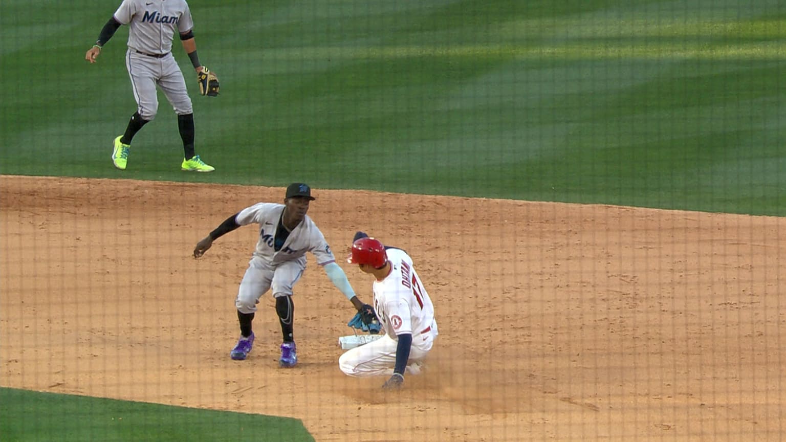 Cole Sulser picks off Shohei Ohtani upon review | 04/12/2022 | Los ...