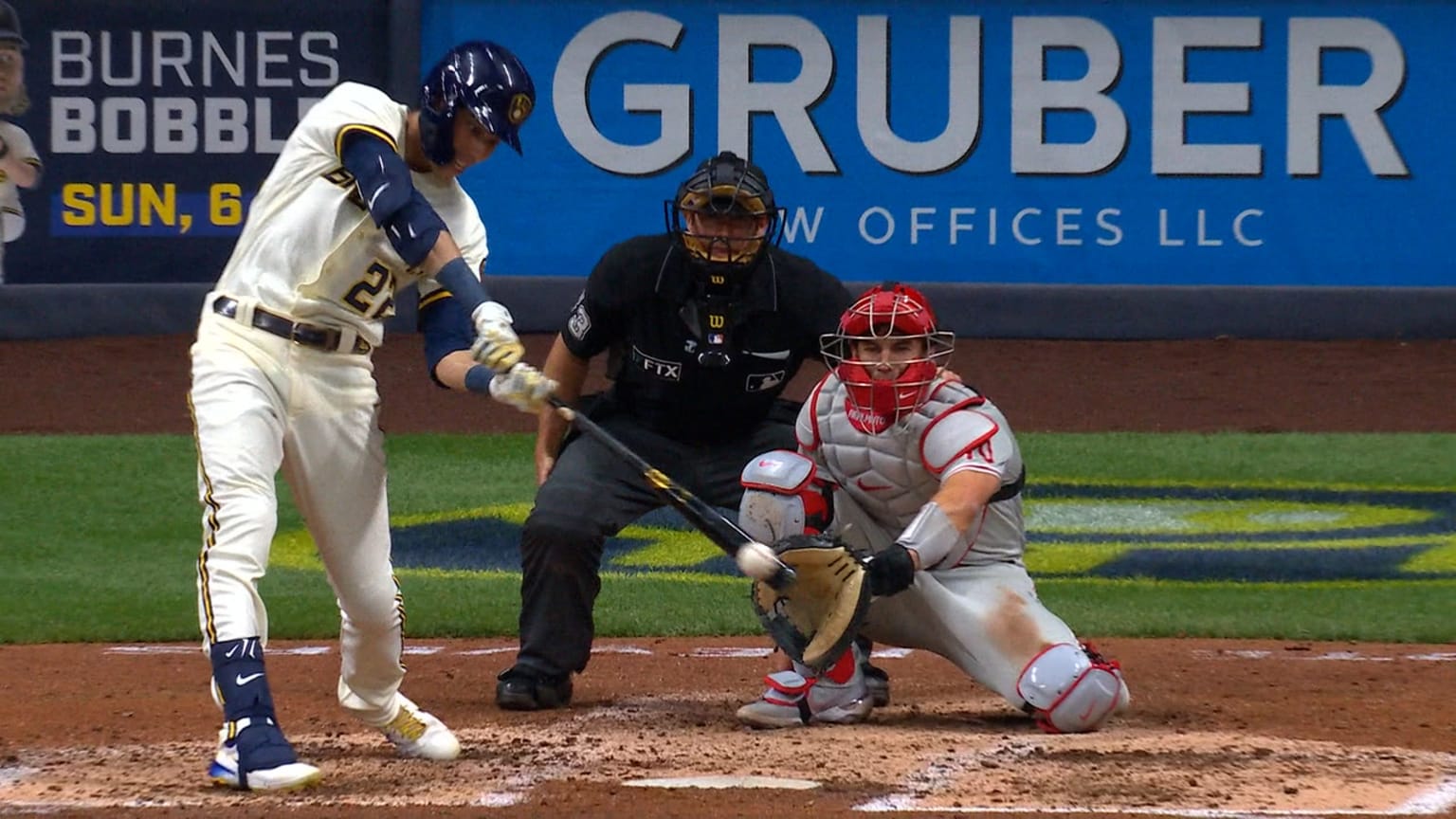 Christian Yelich singles in 6th | 06/08/2022 | MLB.com