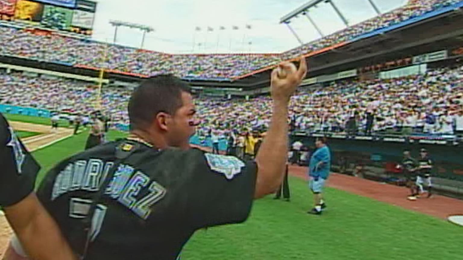 Pudge gets the out at home, wins NLDS for Marlins | 10/04/2003 | Miami ...