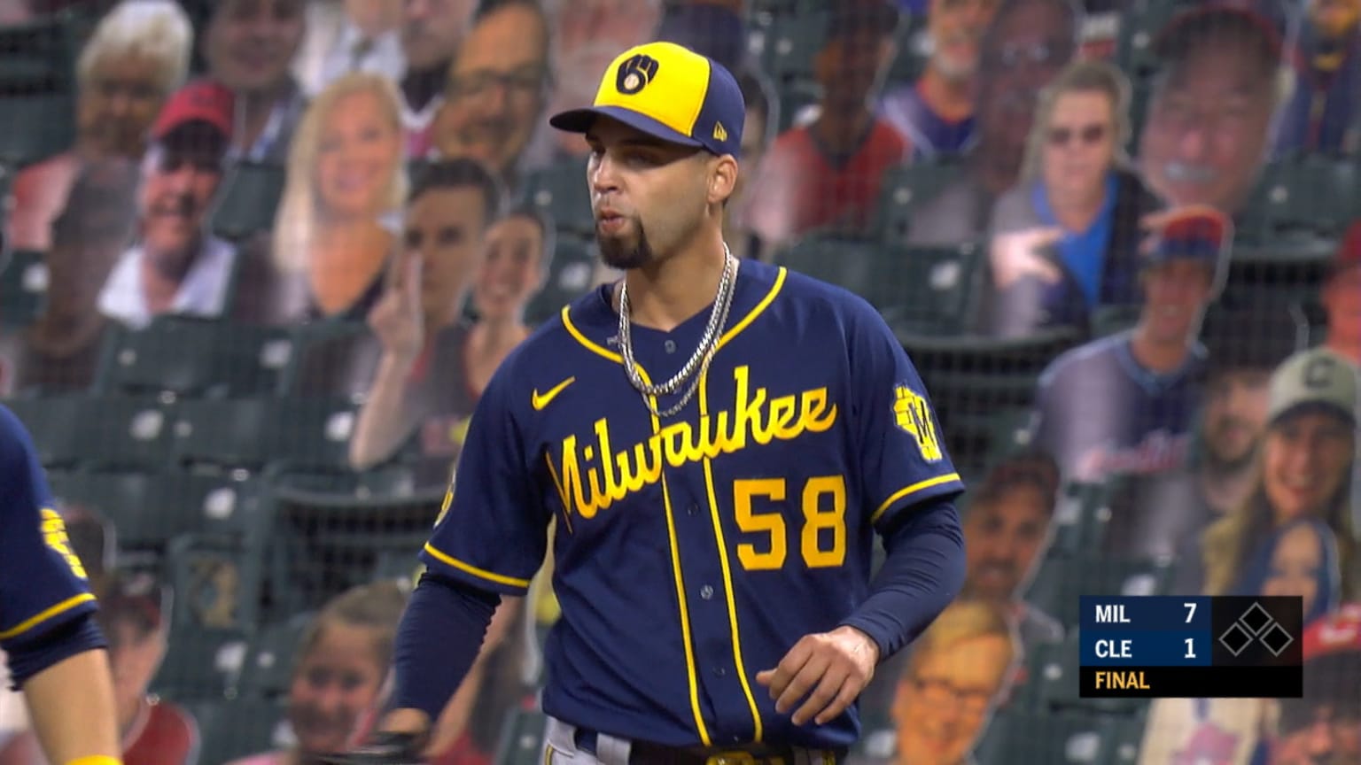 Alex Claudio gets Reyes out | 09/04/2020 | Milwaukee Brewers