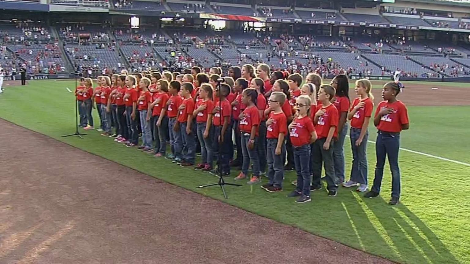 An Unforgettable National Anthem | 05/11/2016 | Atlanta Braves