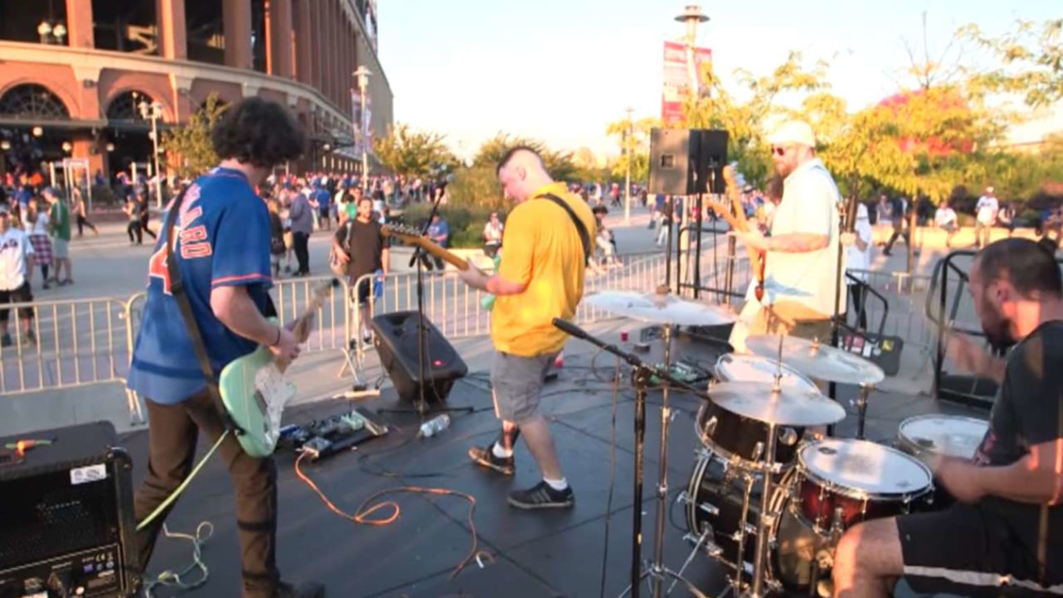 Group Sales Plaza Performances | 11/04/2016 | New York Mets