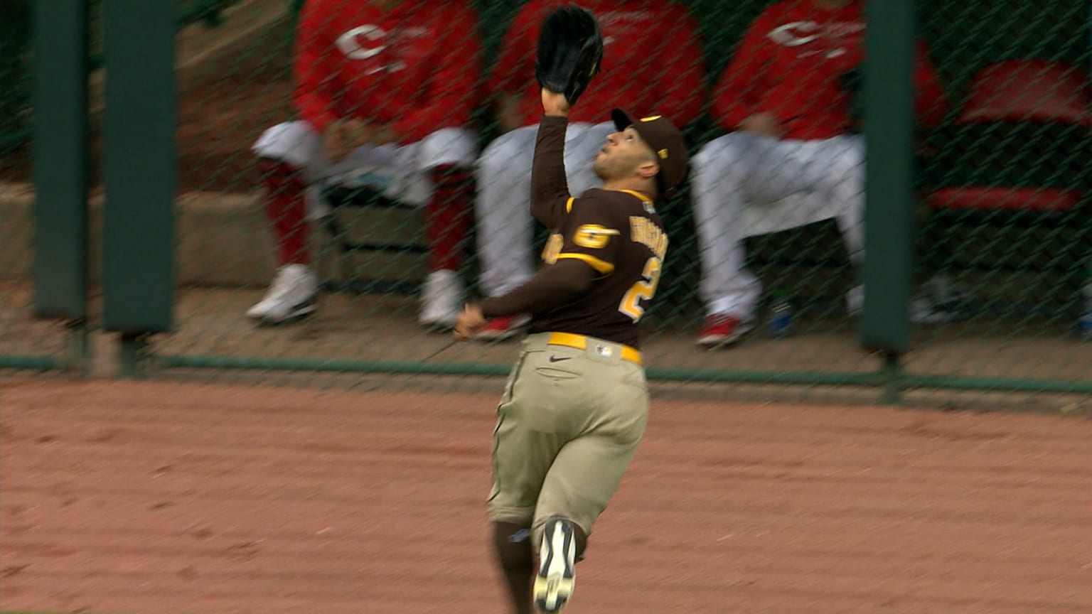 Trent Grisham makes over-the-shoulder catch in center | 07/01/2021 ...