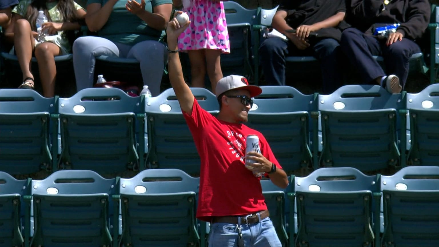 Fan makes a one-handed catch while holding drinks | 05/29/2022 | MLB.com