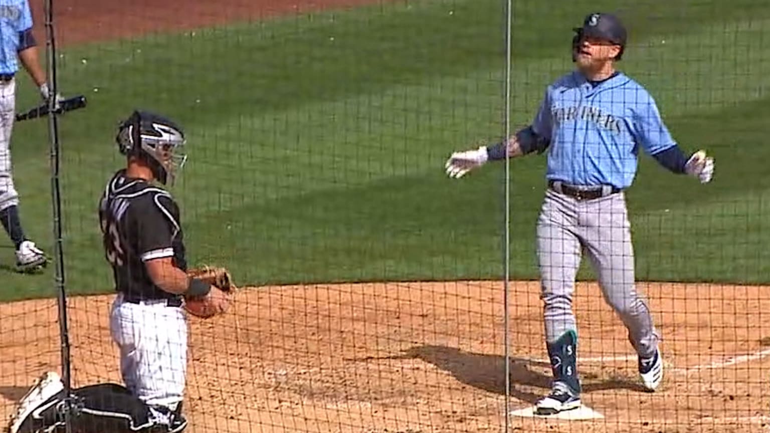 Jake Fraley hits a solo home run to right field | 02/27/2020 | Seattle ...