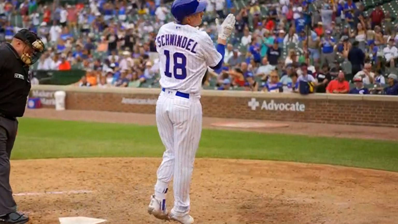 Frank Schwindel ropes a solo home run in the 7th | 08/12/2021 | Chicago ...