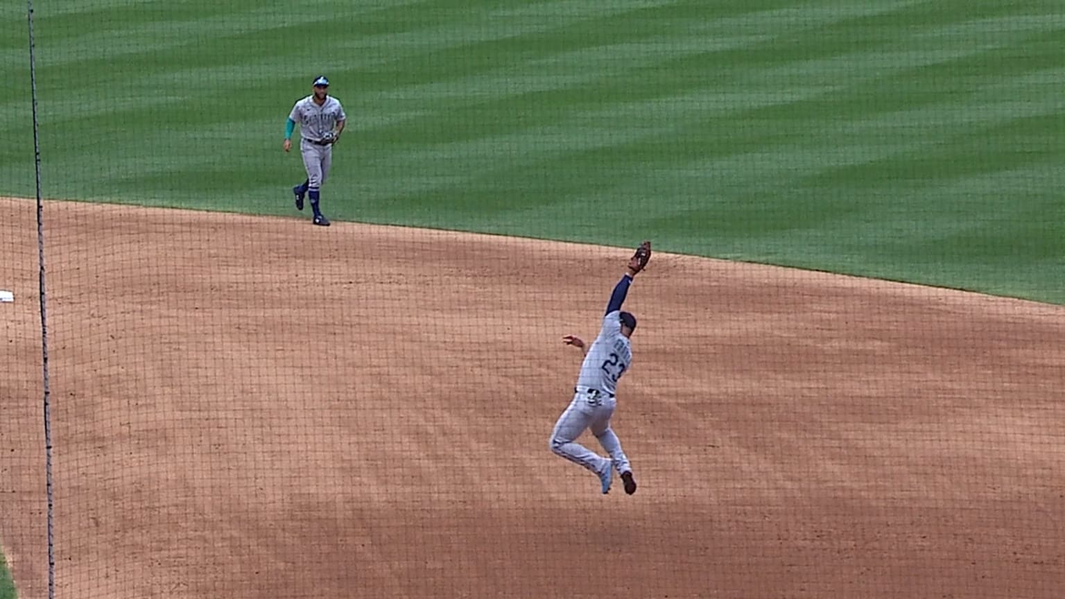 Ty France leaps to take a hit away from Nelson Cruz | 07/13/2022 | Los ...