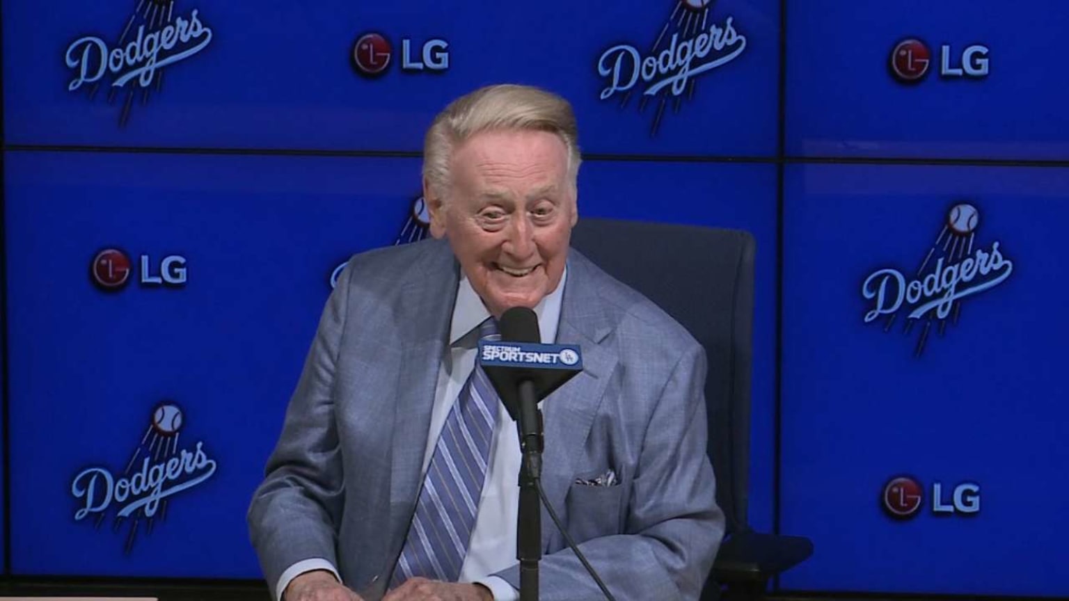 Scully shares foreign-language knowledge | 09/24/2016 | MLB.com