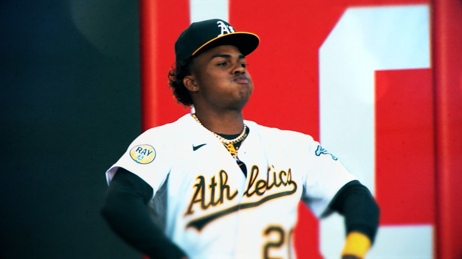 Daily Dash: Arenado's throw to Goldy, Pache's catch | 04/20/2022 | MLB.com