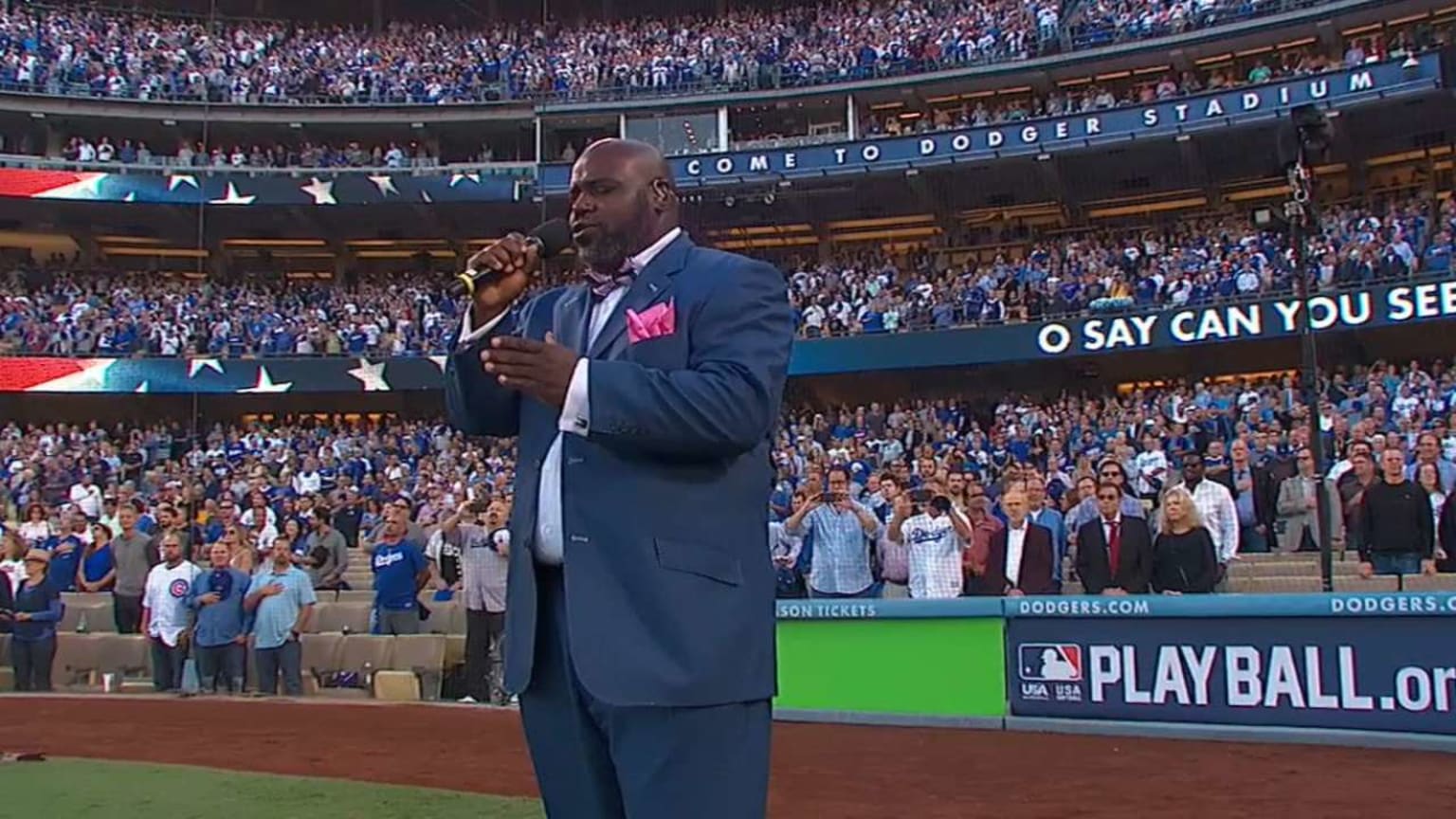 NLCS Gm3: Gospel singer Williams Jr. sings anthem | 10/18/2016 | MLB.com