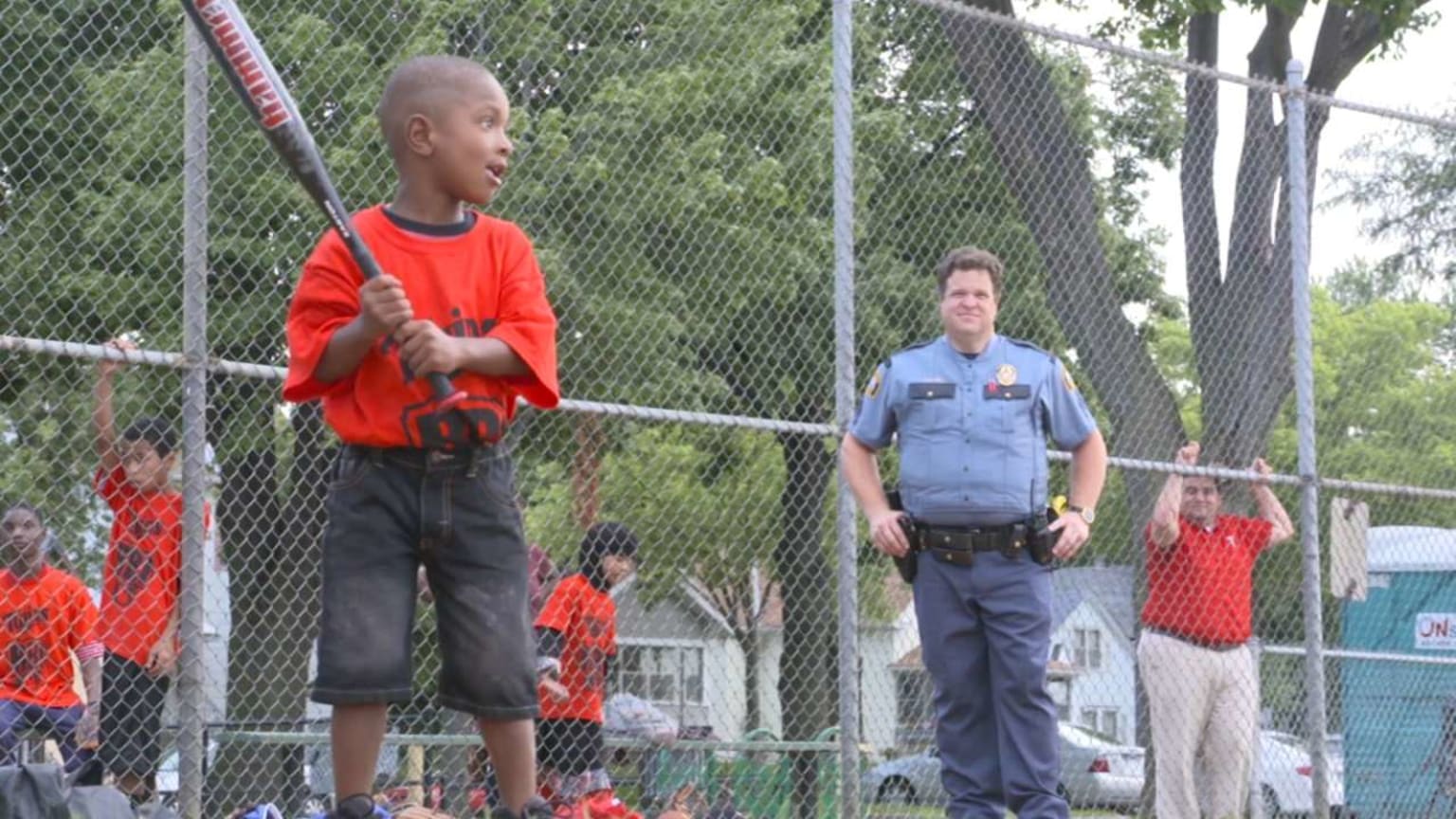 St. Paul Cops and Kids Clinic | 08/16/2016 | MLB.com
