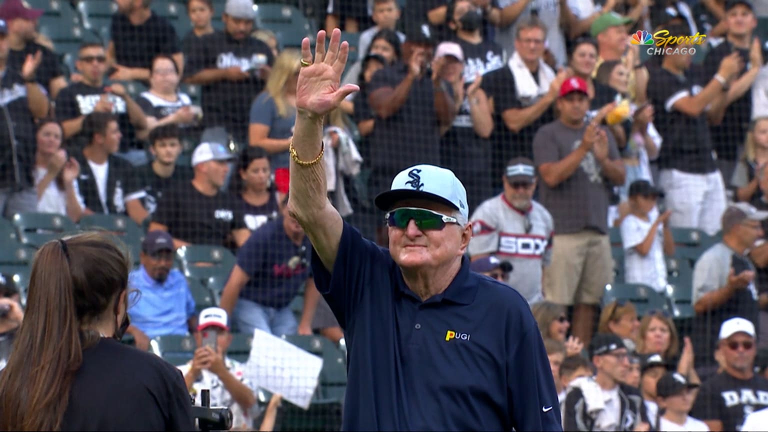Frick Award winner Ken Harrelson throws first pitch | 08/04/2021 ...