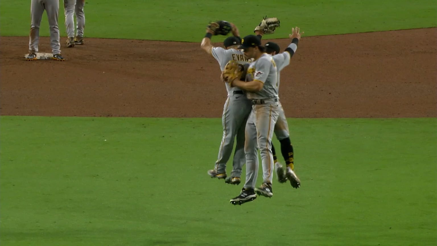 Richard Rodríguez retires Aust Nola to earn the save | 05/04/2021 ...