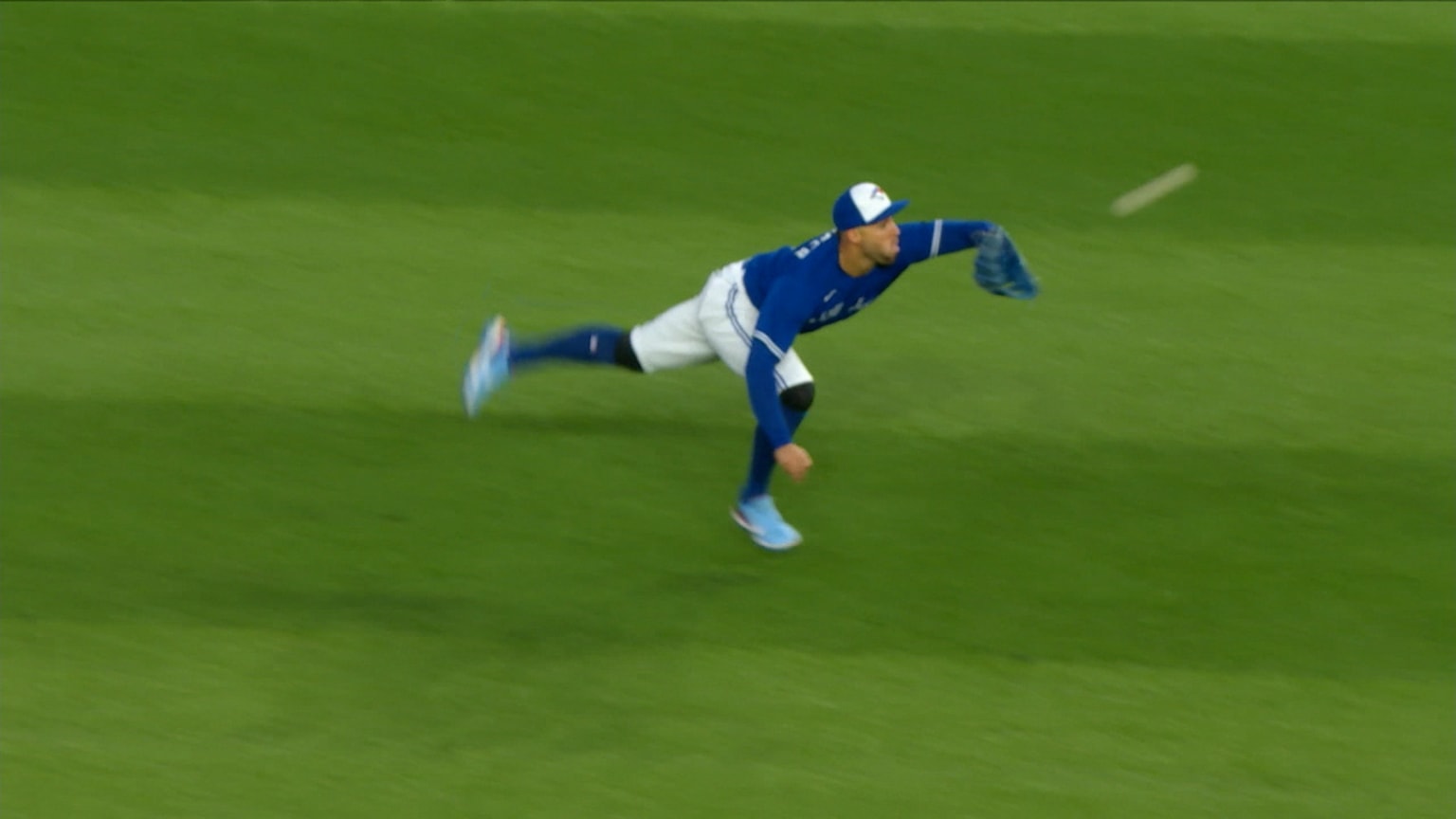 George Springer makes a diving catch in center field | 06/29/2022 | MLB.com