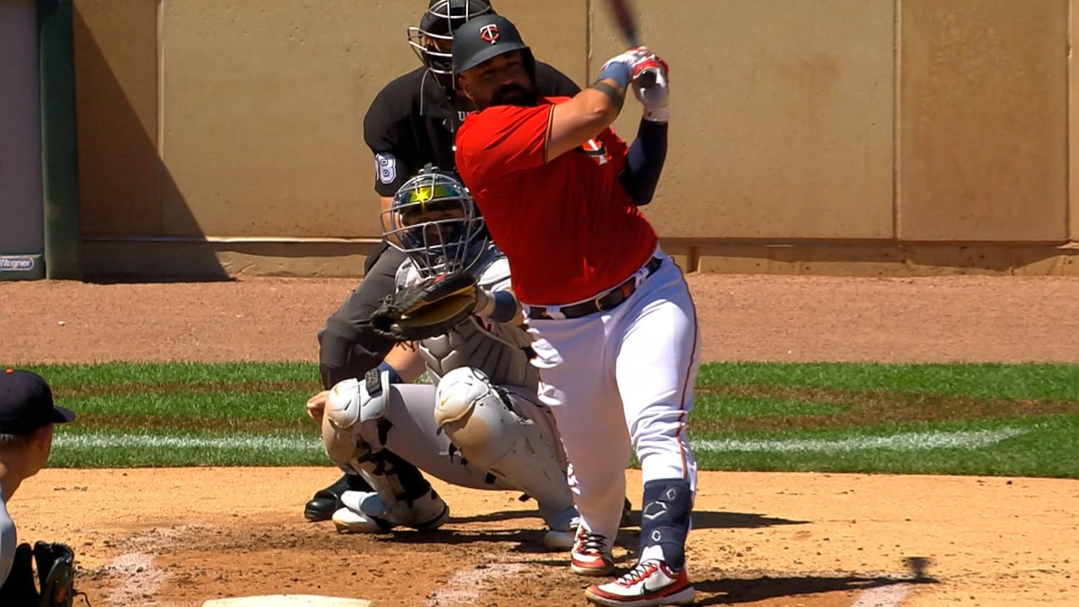 Sandy León drives a two-run double to left field | 08/03/2022 ...