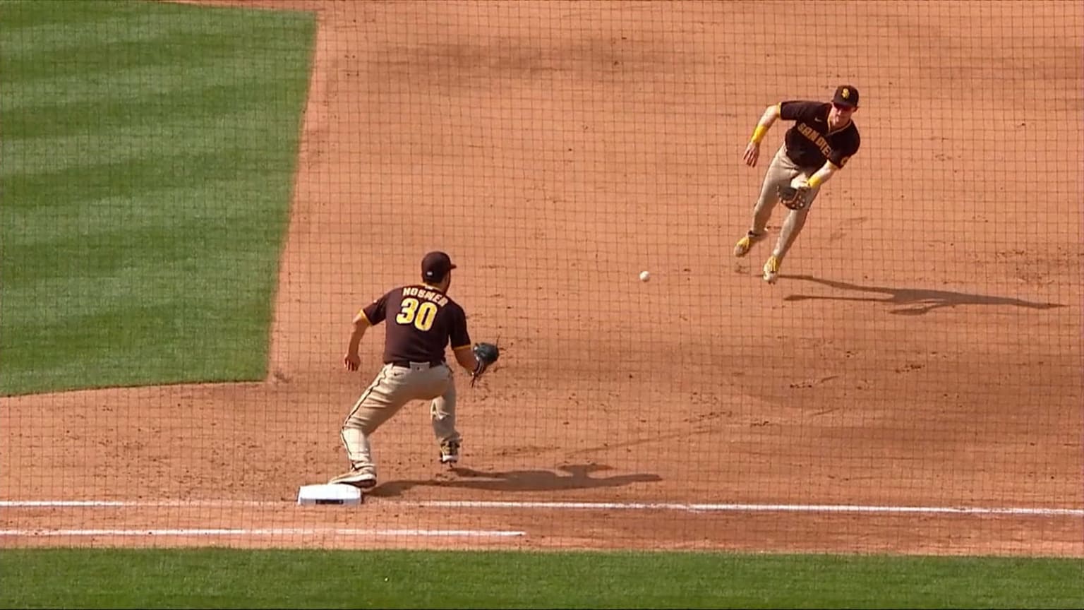 Cronenworth flips it to Hosmer with his glove | 07/18/2021 | Chicago Cubs