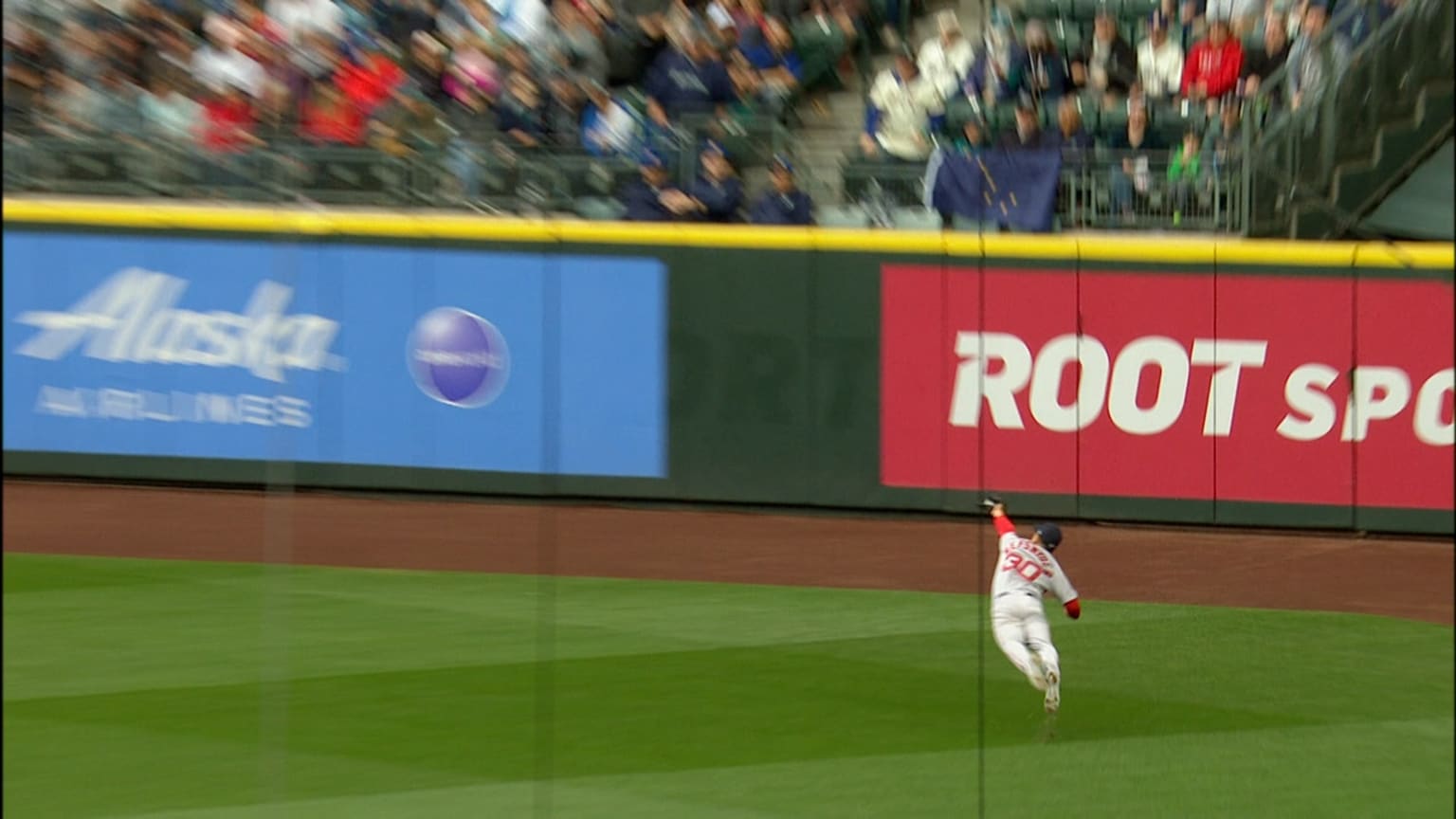 Rob Refsnyder makes a diving catch in right field | 06/12/2022 | Boston ...