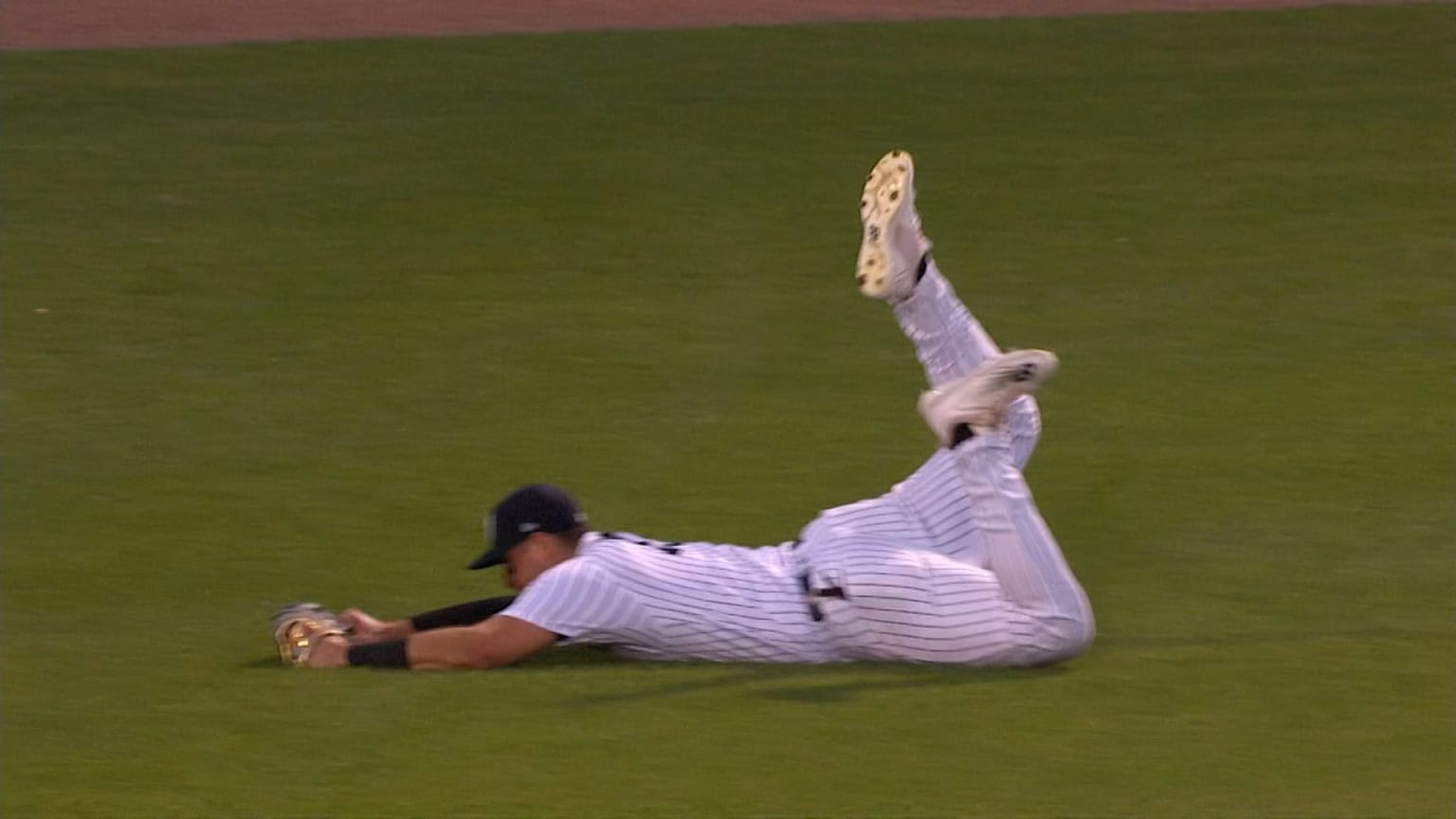 Joey Gallo lays out for a diving catch to end inning | 03/23/2022 | New ...