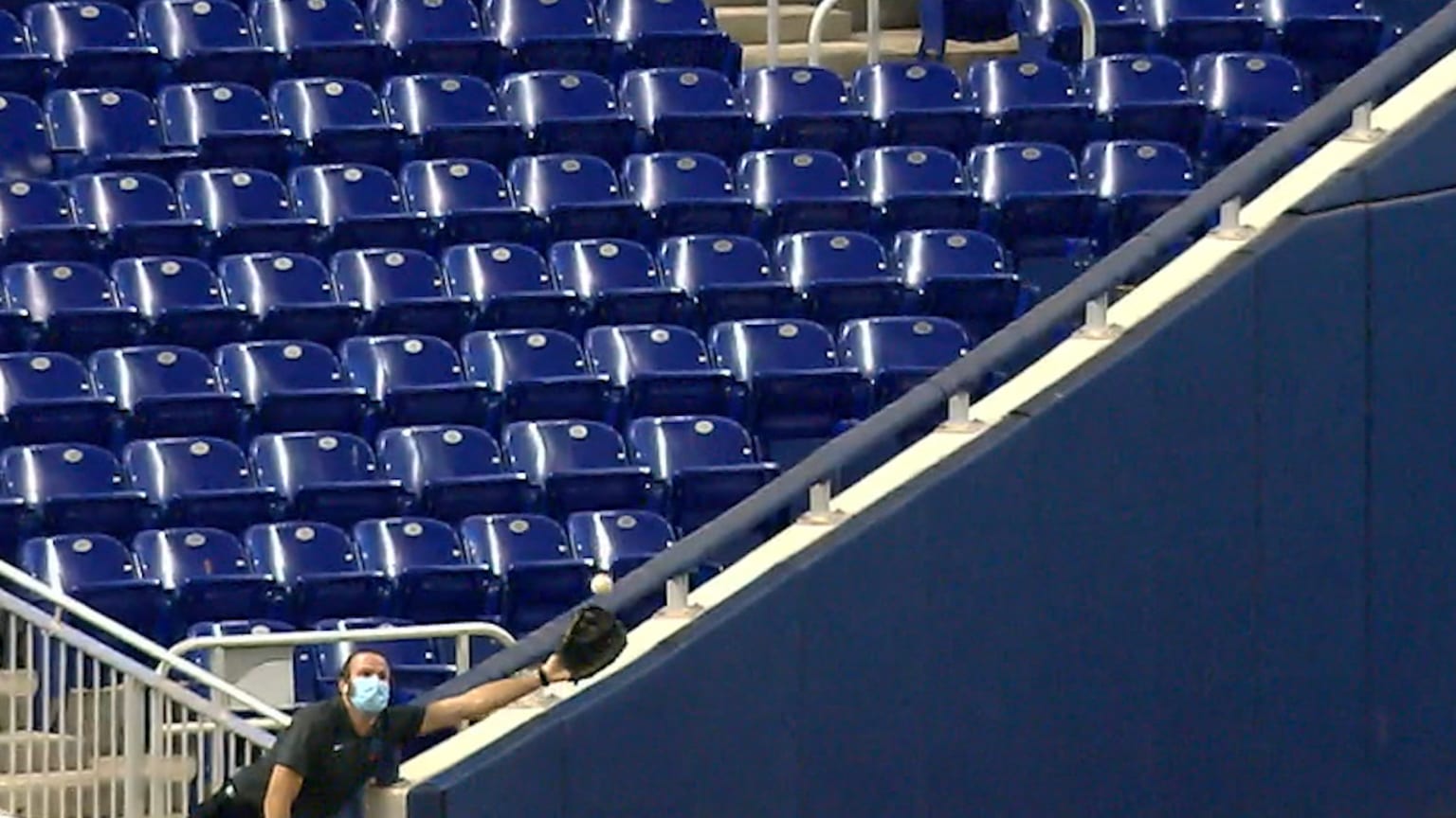Groundskeeper makes terrific catch, flexes in stands | 09/19/2020 ...