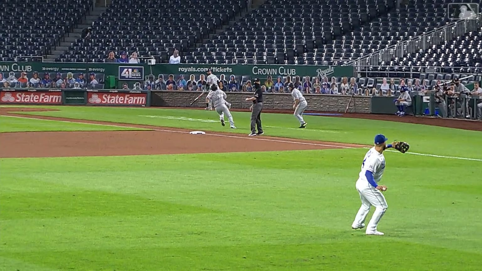 Outfielders' Long Arm Throw to Plate #MLBFilmRoom | 10/01/2020 | MLB.com