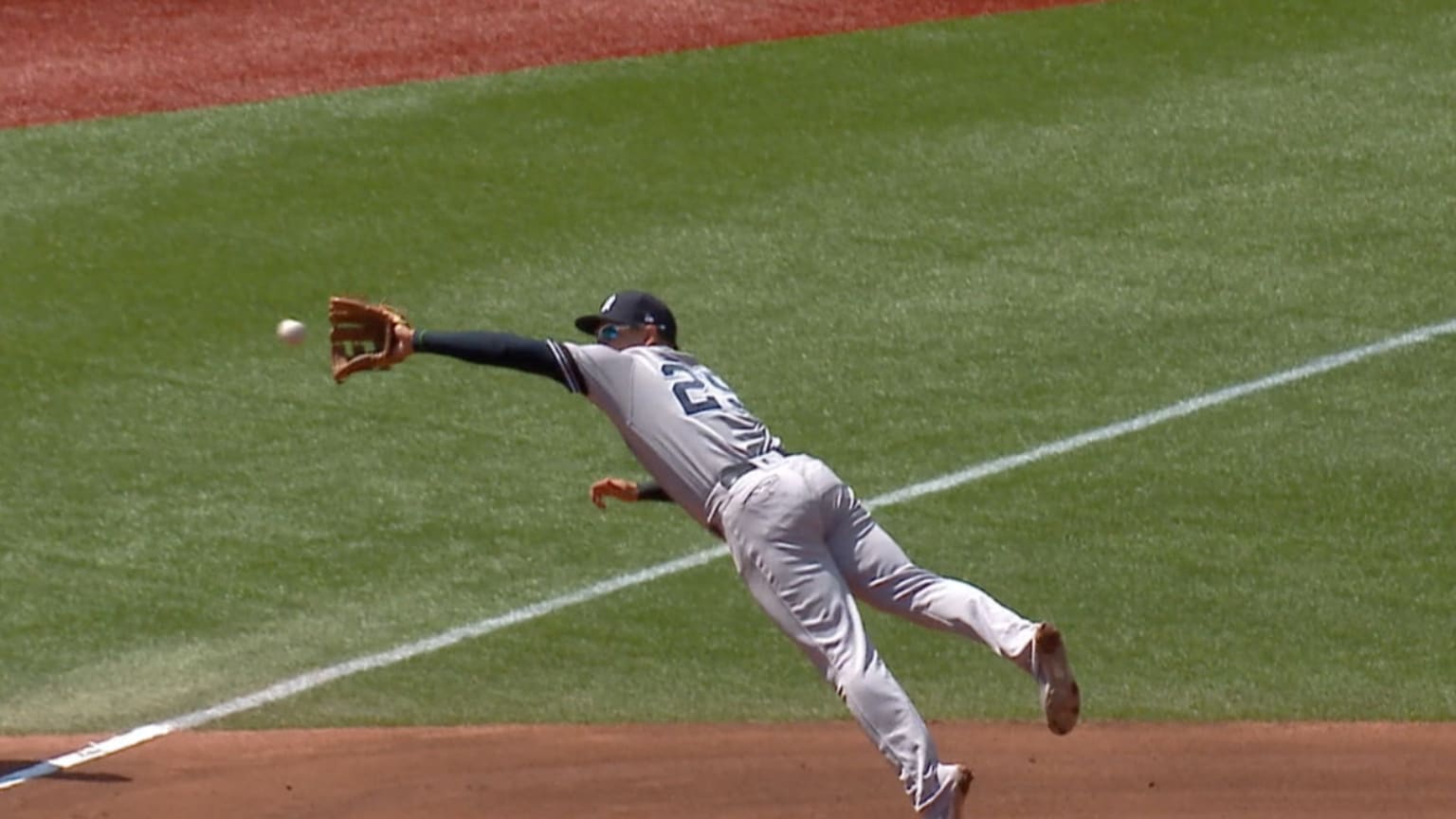 NYY@TOR: Urshela robs Grichuk with a diving catch | 08/11/2019 | New ...