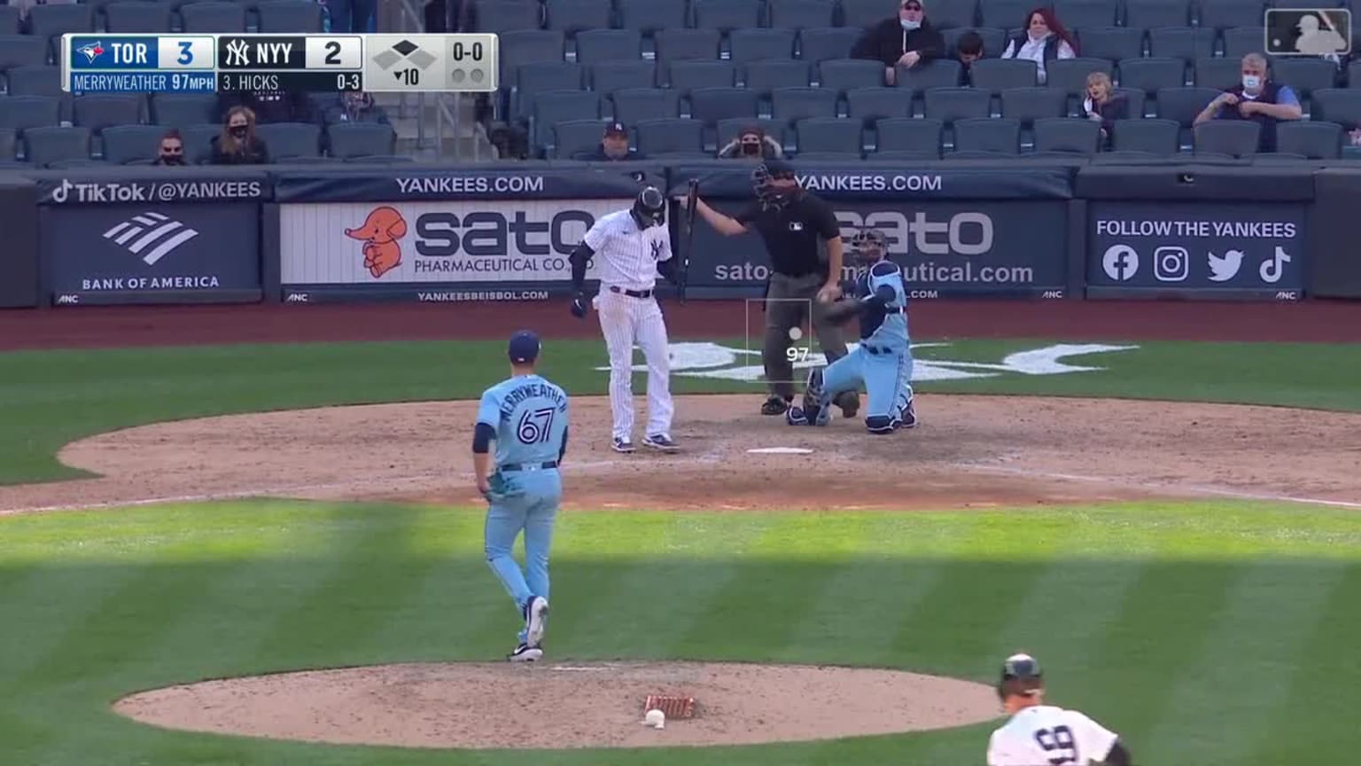 Merryweather strikes out Hicks in the 10th | 04/06/2021 | MLB.com