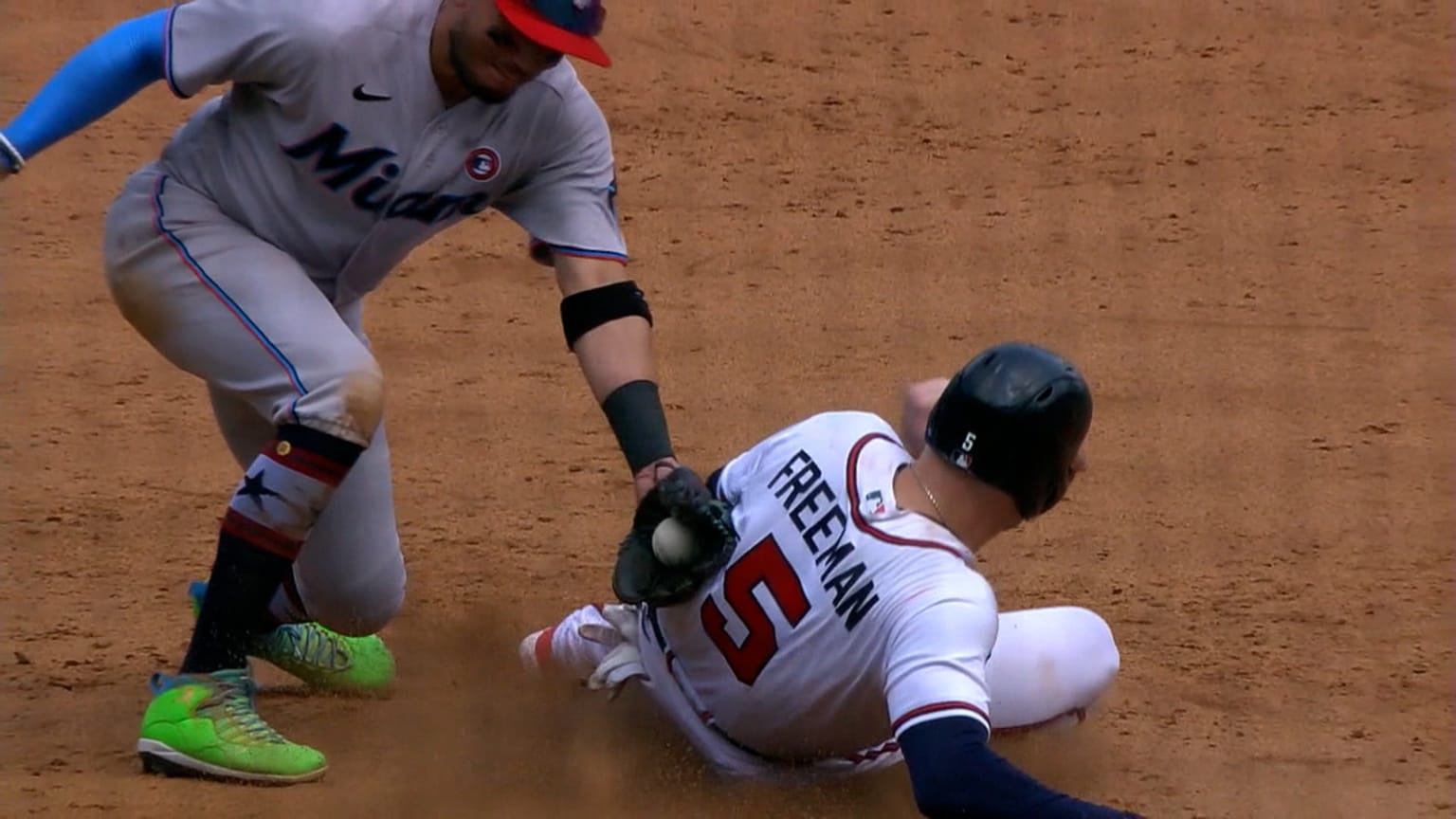 Sandy León catches Freddie Freeman stealing | 07/04/2021 | New York Mets