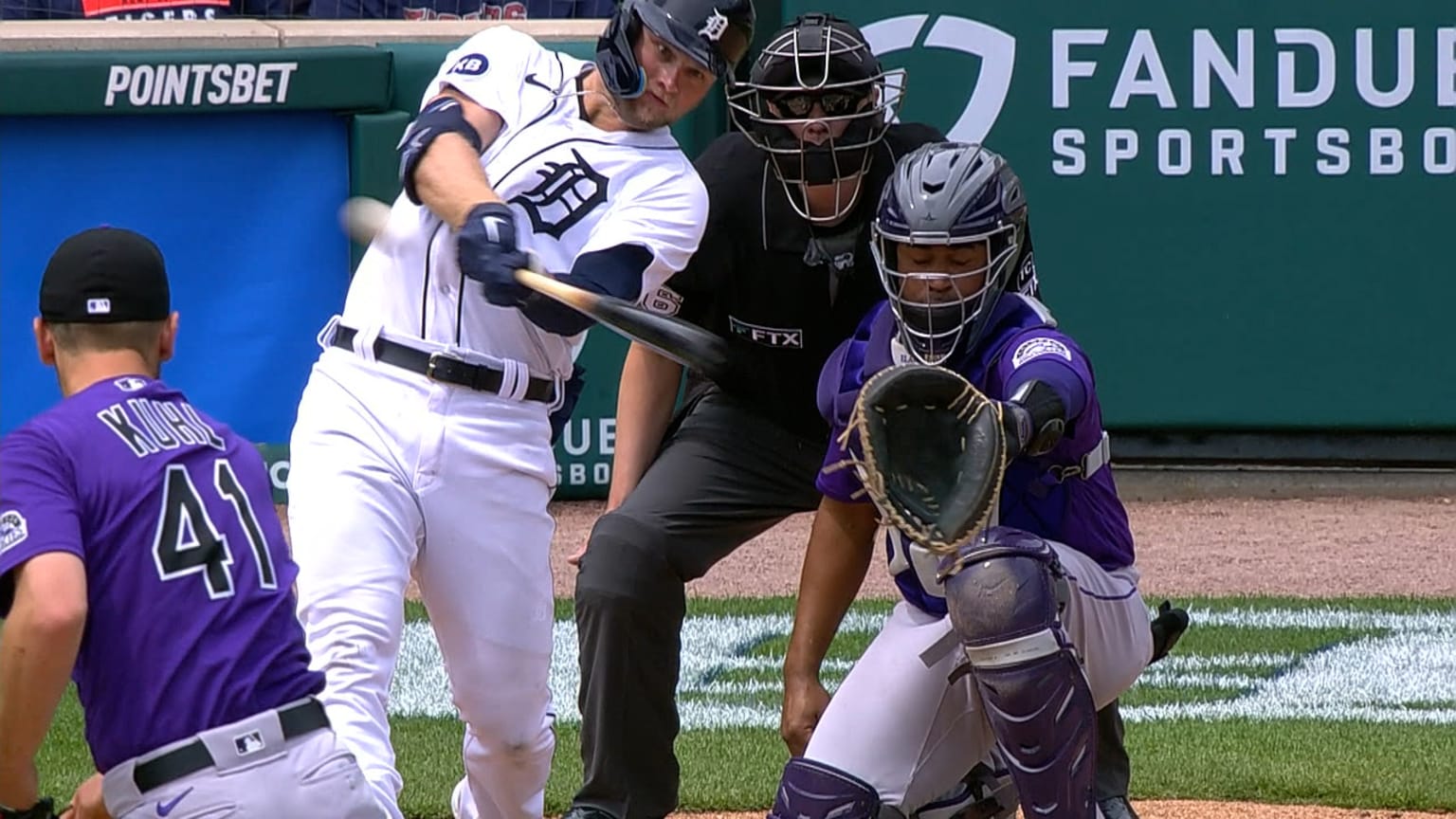 Austin Meadows ropes a base hit to right field | 04/24/2022 | Detroit ...