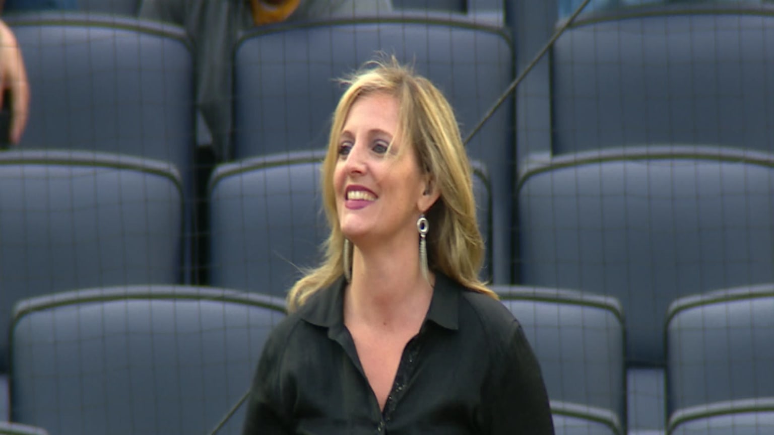 6/4/19: Kate Griffin sings the national anthem | 04/06/2019 ...