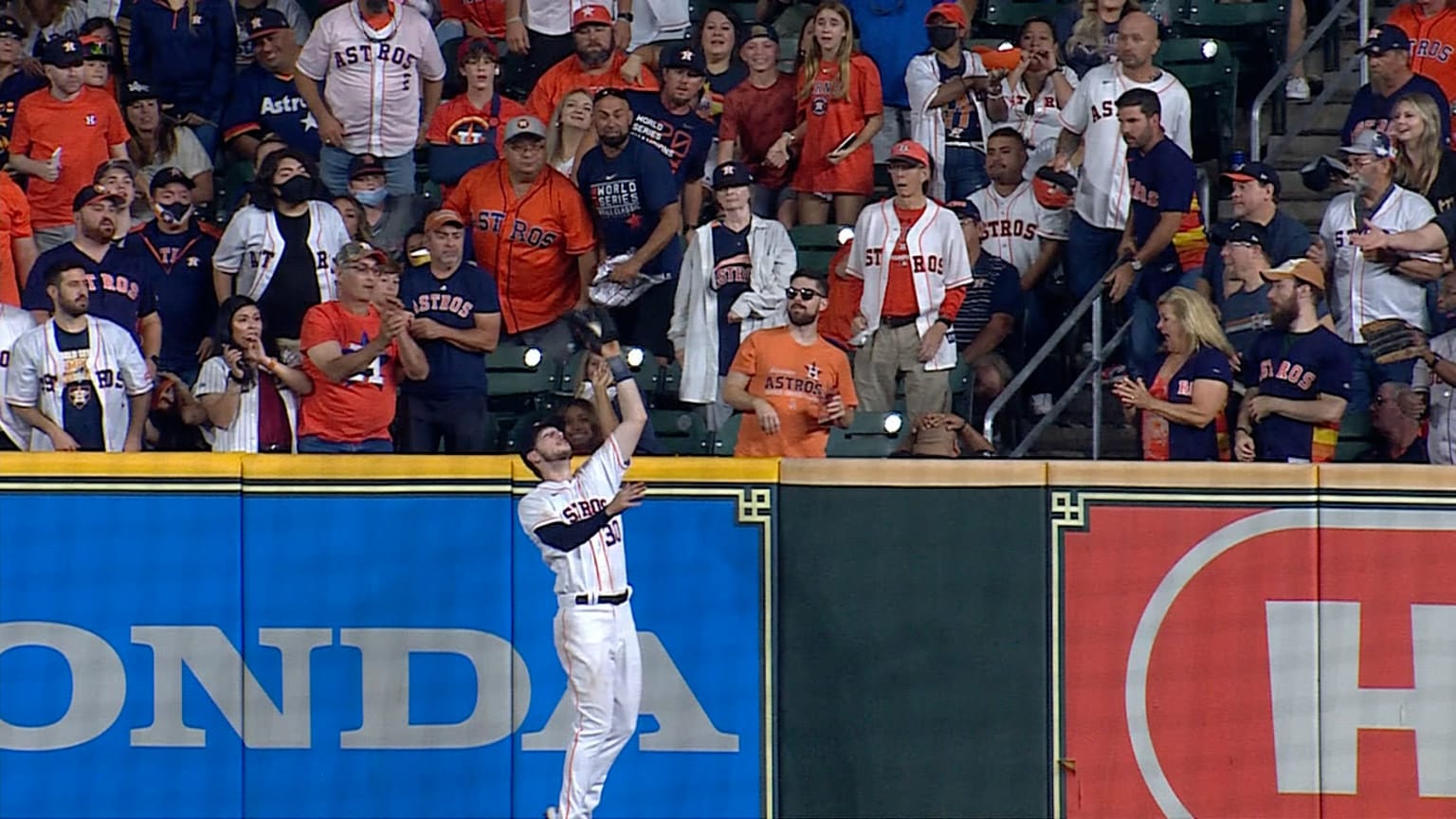 Kyle Tucker makes a homer-robbing grab in right field | 10/02/2021 ...