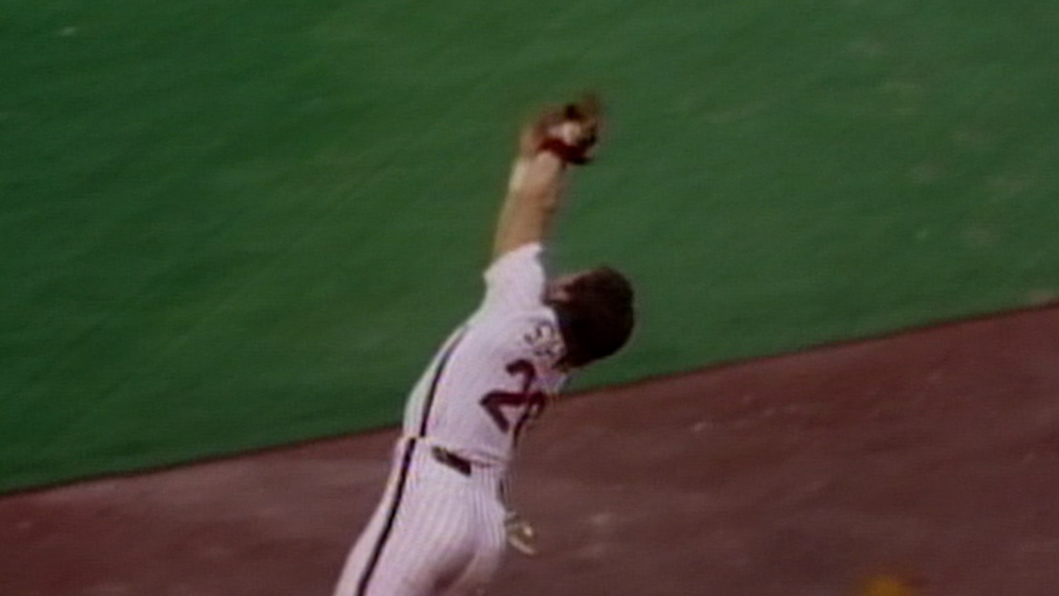 Mike Schmidt makes a couple plays at first base | 09/24/1985 | MLB.com