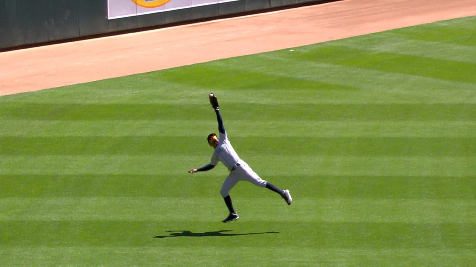 SEA@MIN: Smith makes stellar over-the-shoulder catch | 06/13/2019 ...