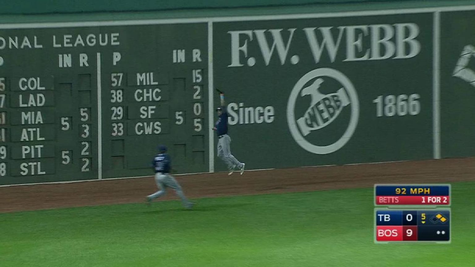 Kiermaier's leaping catch | 09/09/2017 | MLB.com