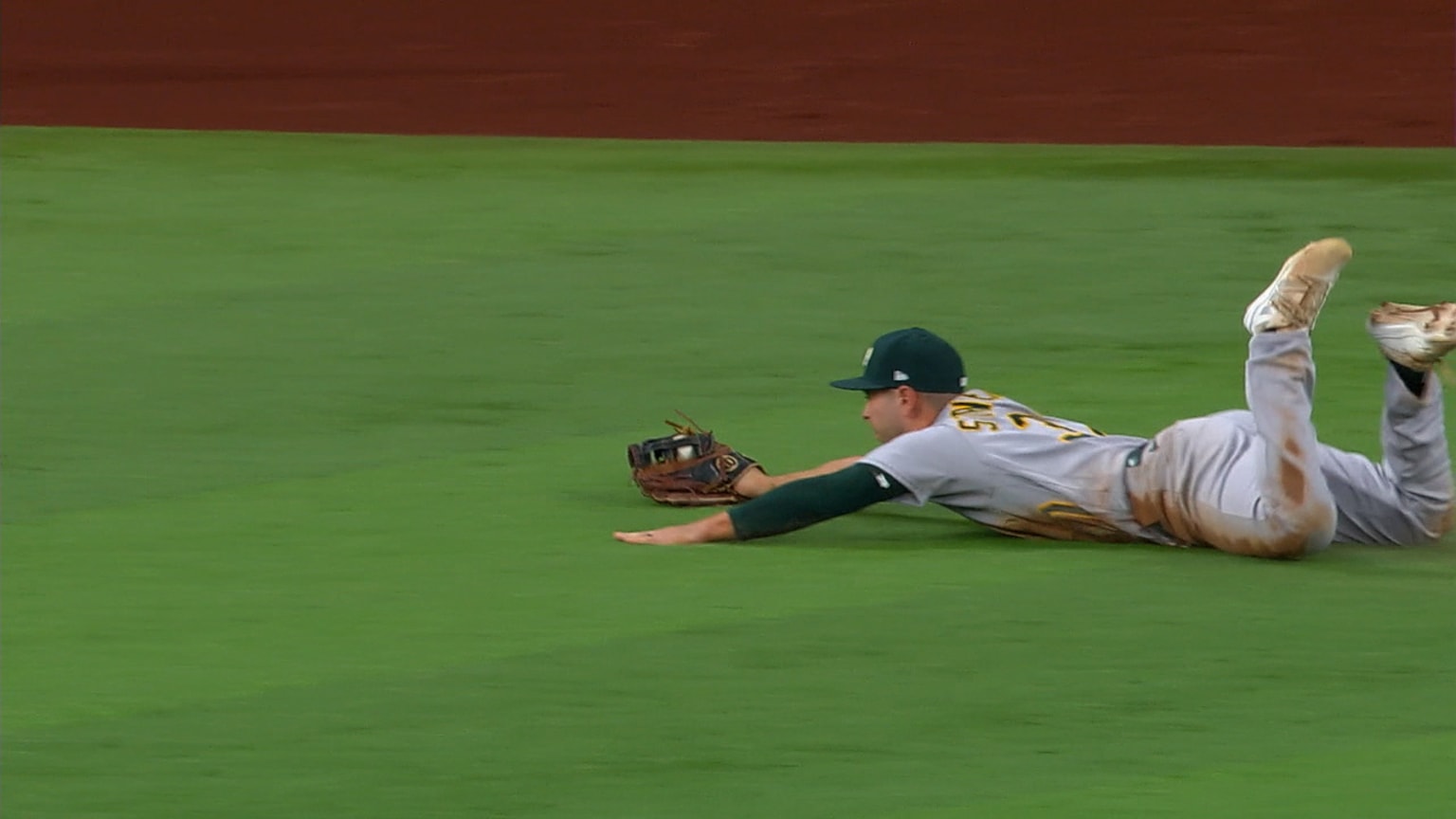 Cal Stevenson makes an amazing diving catch in center | 08/15/2022 ...