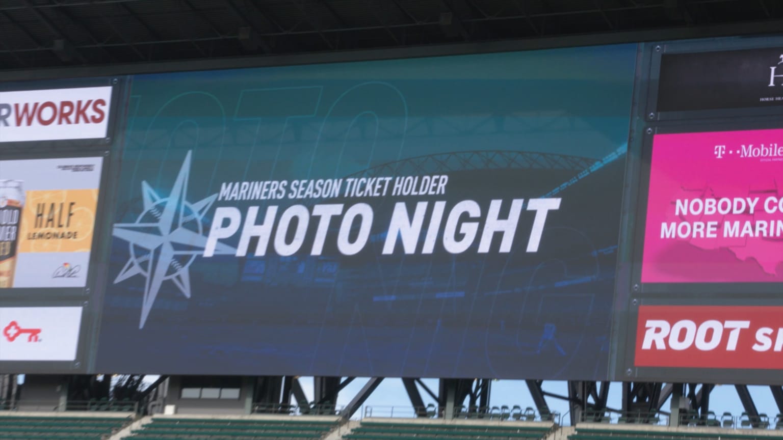 Mariners Season Ticket Holder Photo Night | 05/22/2019 | MLB.com
