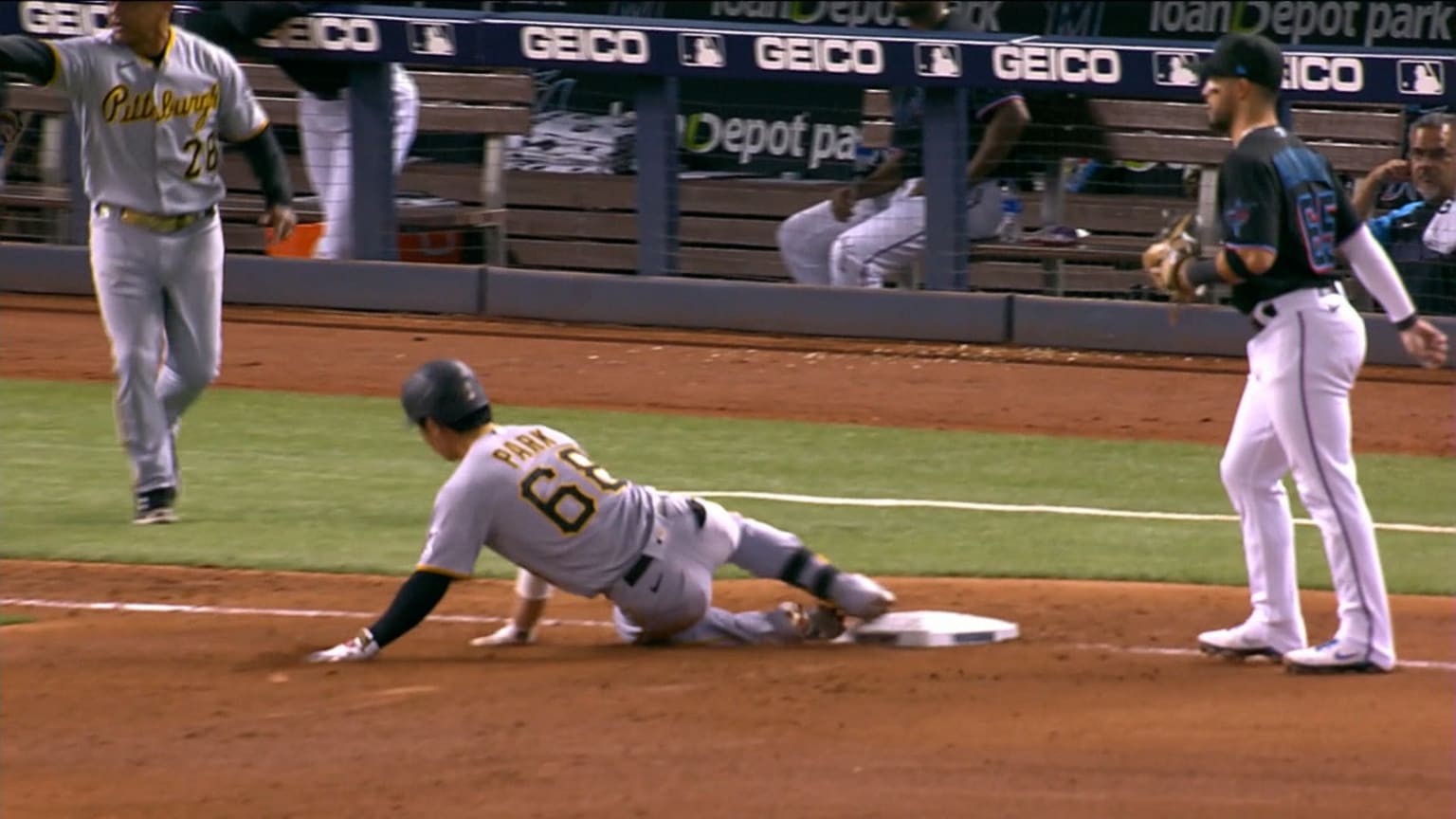 Hoy Park makes it 5-0 with a 2-run triple in the 5th | 09/18/2021 ...