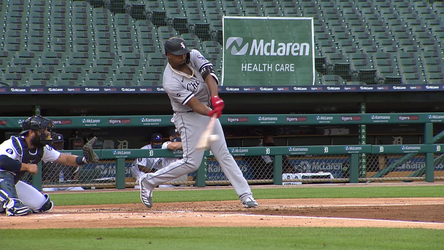 Eloy Jiménez crushes a three-run home run to right | 08/11/2020 | MLB.com