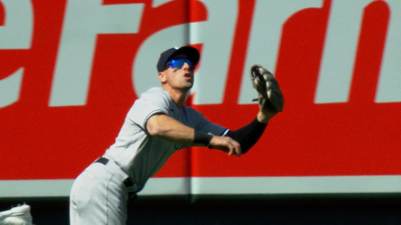 Tim Locastro makes an incredible diving catch | 04/17/2022 | MLB.com