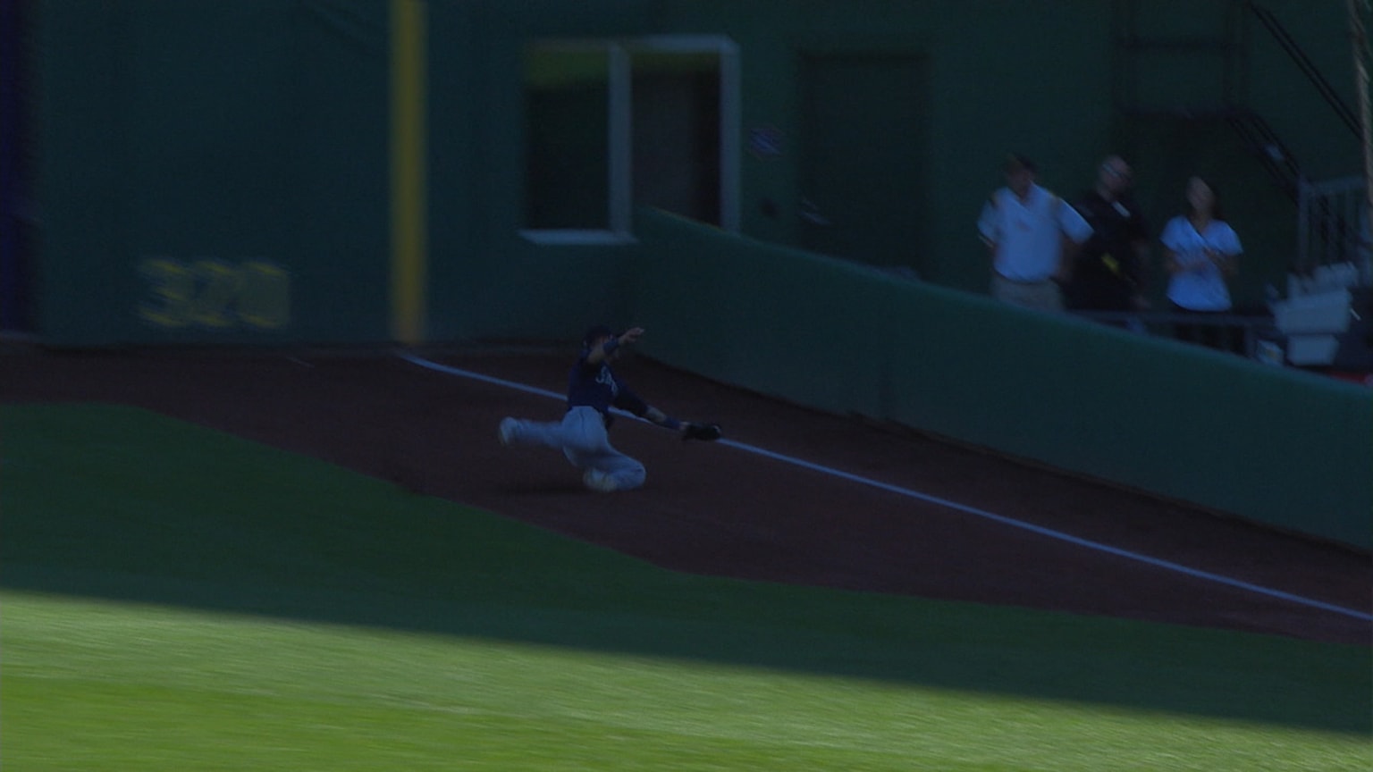 SEA@PIT: Lopes slides in the corner for a superb grab | 09/19/2019 ...