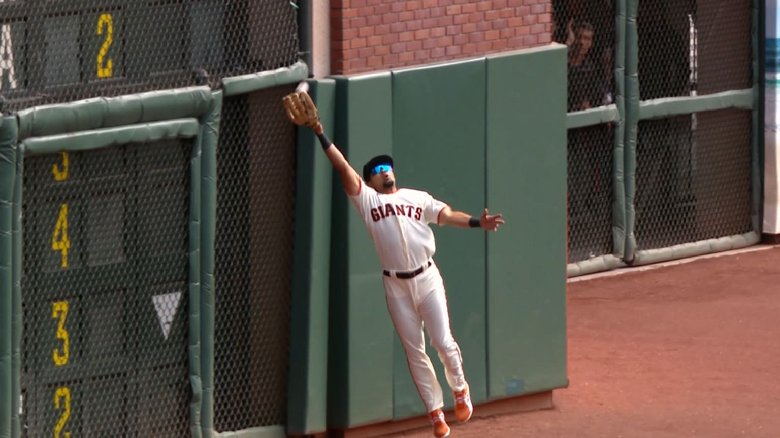 LaMonte Wade Jr. makes the jumping catch at the wall | 07/02/2022 | MLB.com